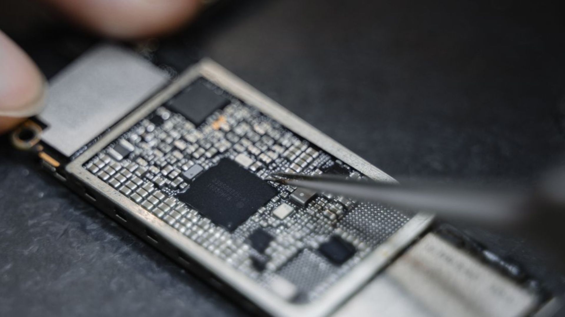 Older iPhone Models Vulnerable to New bootROM Exploit: Report - Deltia ...
